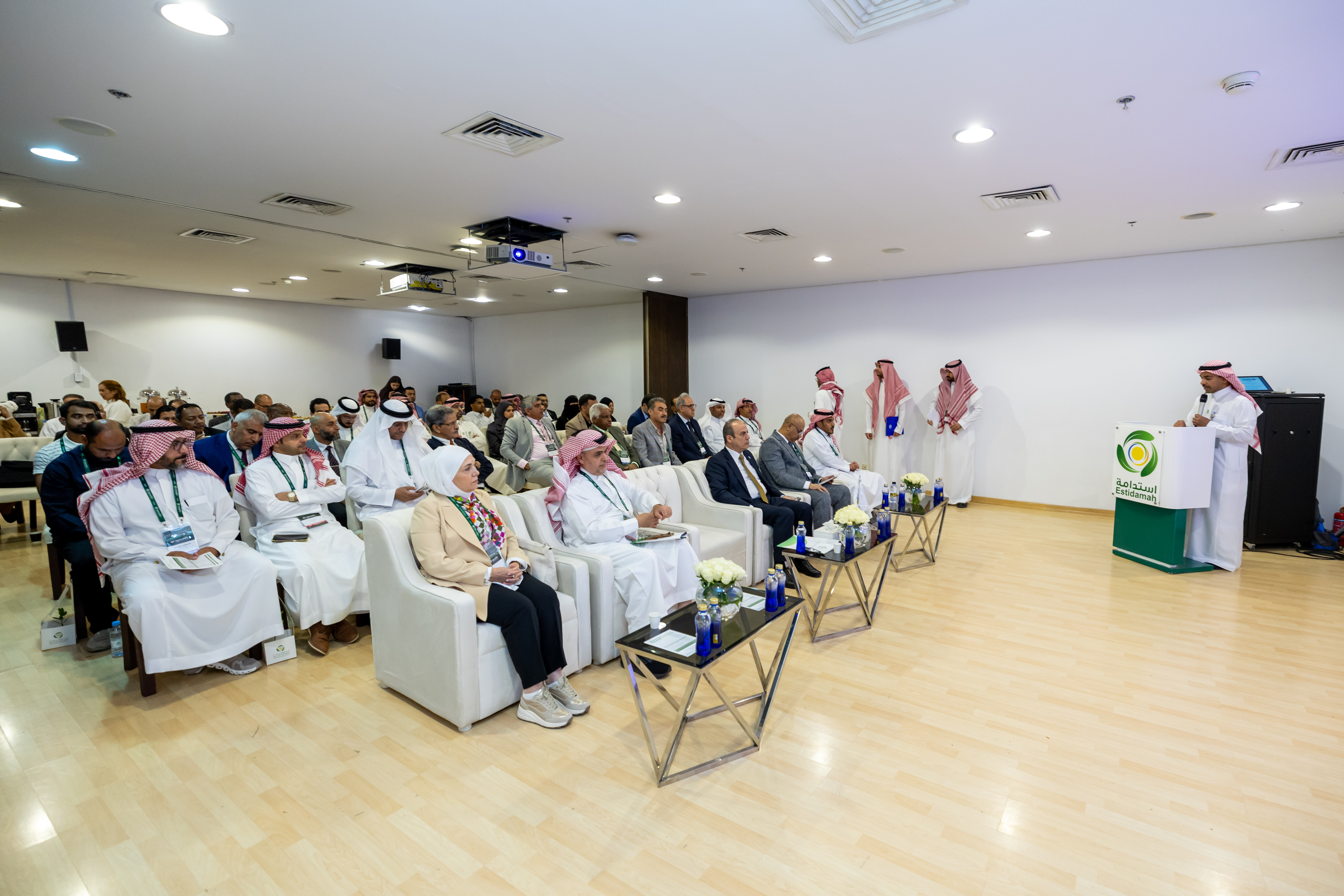 نظم مركز استدامة ورشة عمل "نظم الأغذية الزراعية في المناخ الجاف في ...